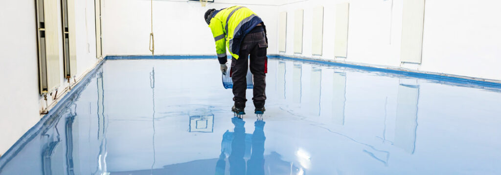 Les avantages pratiques et esthétiques du sol en époxy